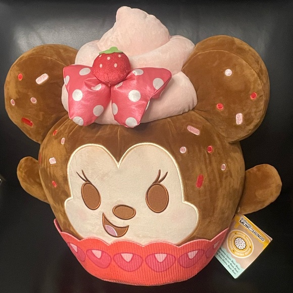 Disney | Toys | Disney 6 Inch Munchlings Wild Strawberry Cupcake Minnie ...